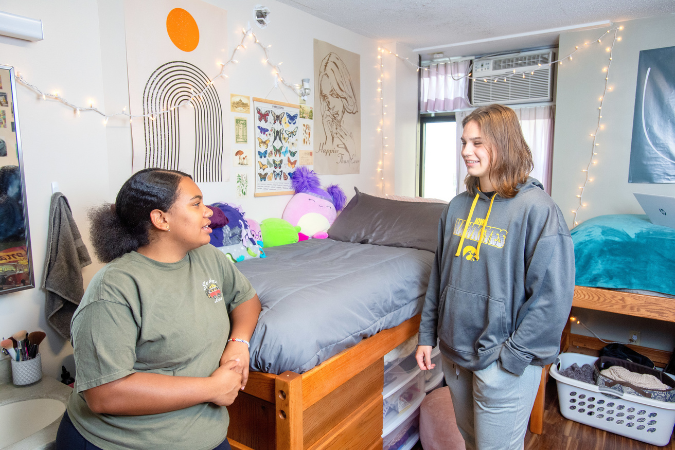 Rienow Hall | Housing - Division of Student Life | The University of Iowa